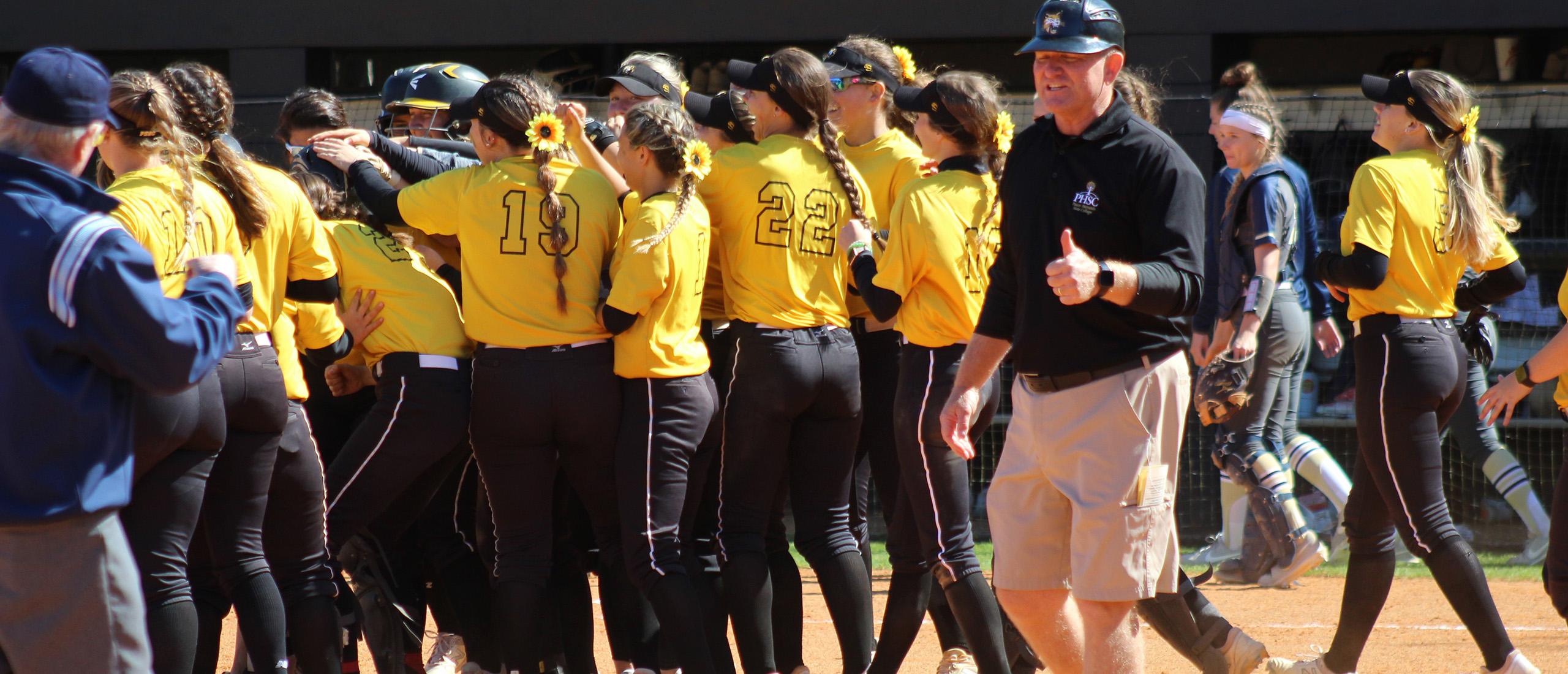 Women's Softball | Athletics